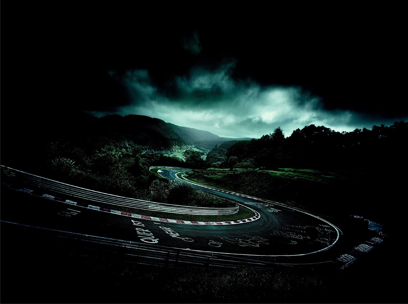 Guide to the Subaru H6 EZ30, faults, improving power and turbo charging.